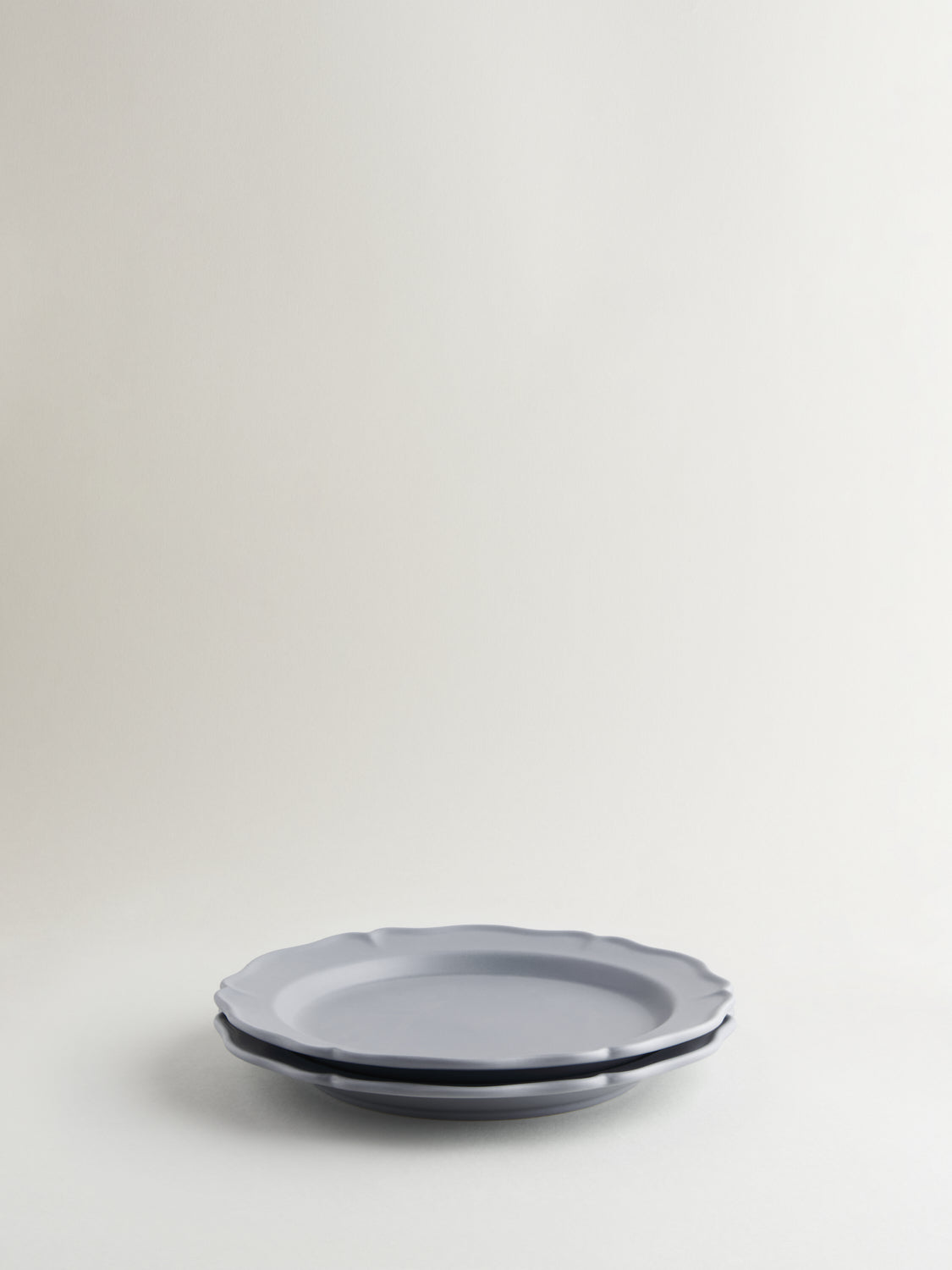 Festone Large Flat Plate | Ash Gray – R+D.LAB